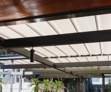 Centor Retractable Flyscreen | green magazine